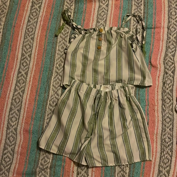 love squared girls | Shirts & Tops | This Is A Green And White Shirt It ...